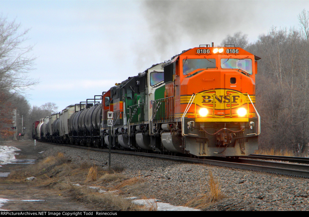 BNSF 8186